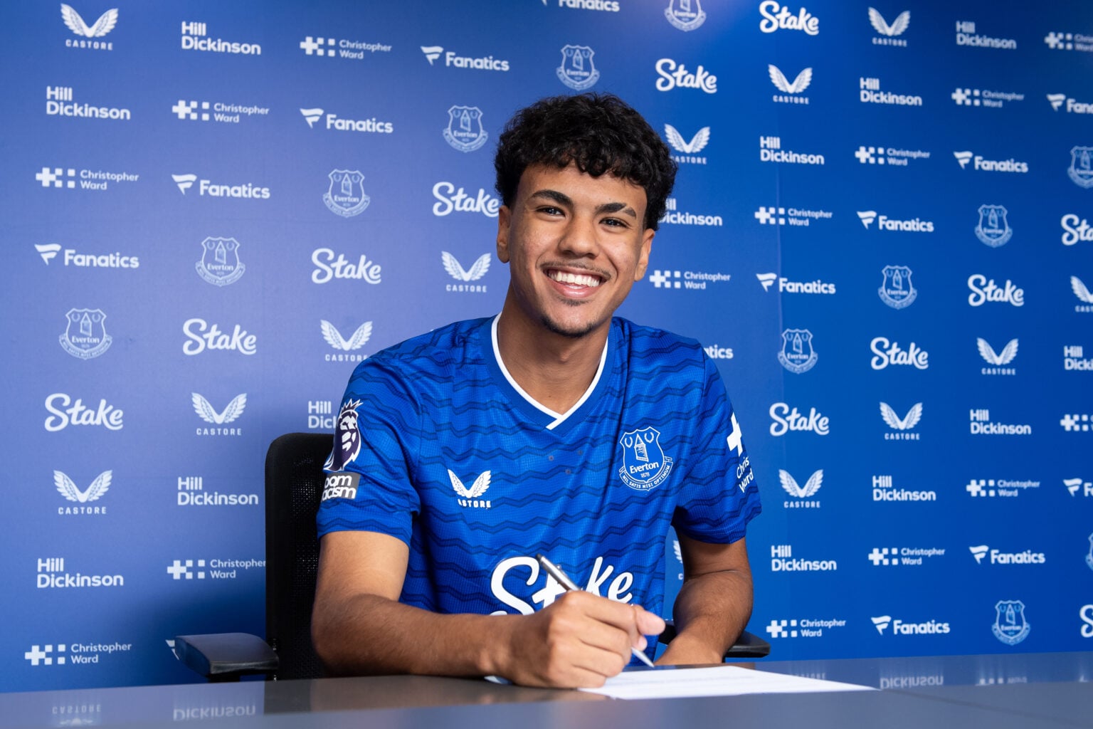 Everton Confirm Signing of Adam Aznou from Bayern Munich - Grand Old Team