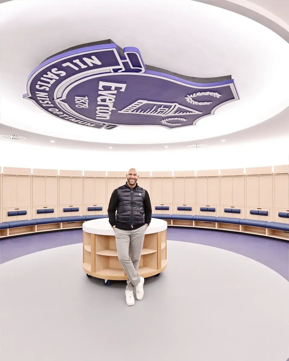 Tim Howard Insists Everton Require Five New Signings